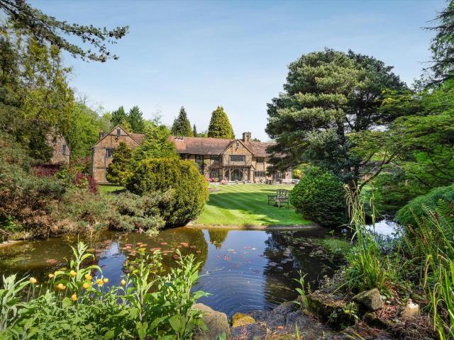 Westwood Road, Windlesham, Surrey, GU20 6 bed detached house to rent £30,000 pcm £6,923 pw
