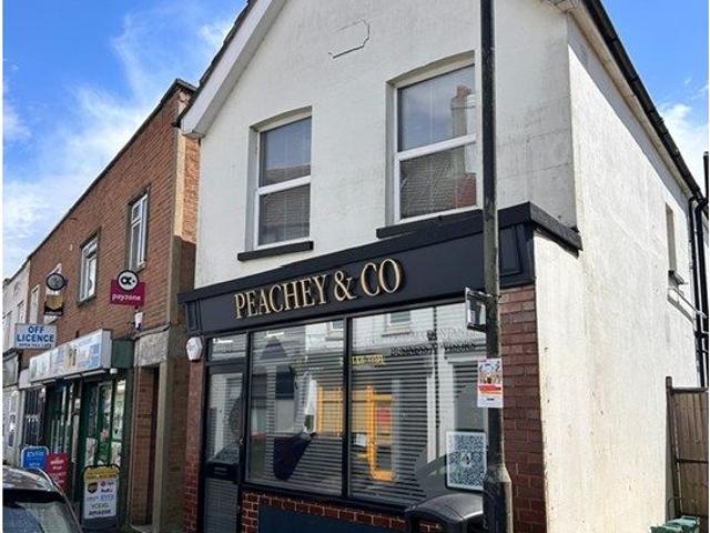 Westway, Caterham CR3, 2 bed flat to rent, £1,350 pcm | PrimeLocation