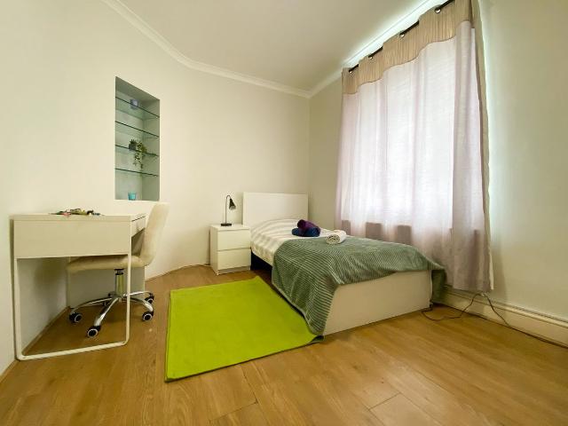 Westway, London W12, Room to rent, £1,100 pcm | PrimeLocation