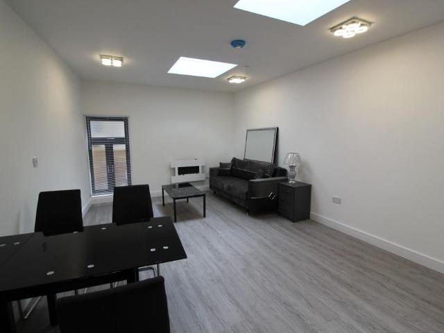 Westwell Mews 2 bed terraced house to rent £2,100 pcm £485 pw