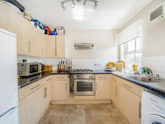 Westwell Road Approach, London SW16 2 bed flat to rent £1,800 pcm £415 pw