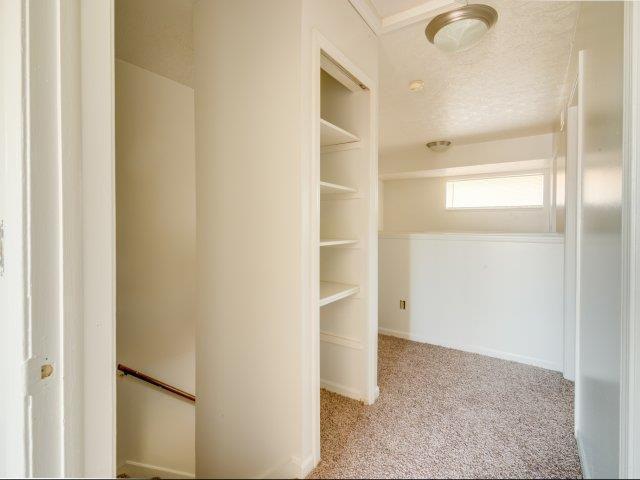 Westwind Townhomes 1 Bedroom Apartment for Rent at 225 Spinnaker Dr, Lansing, MI 48917