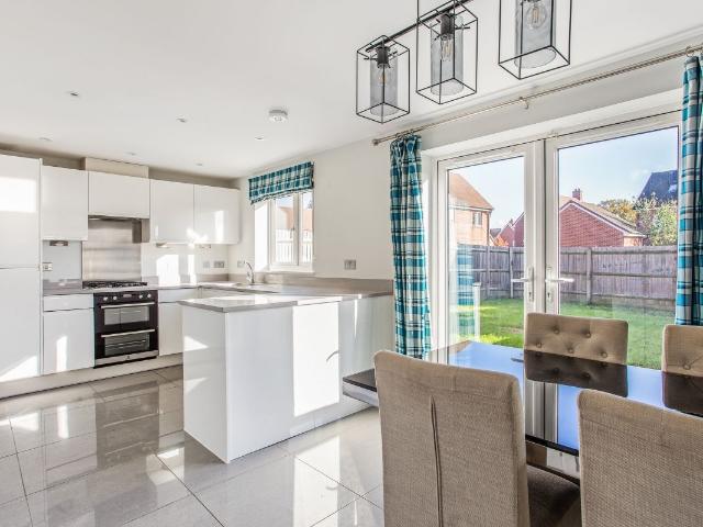 Westvale Road, Horley RH6, 3 bed detached house to rent, £2,350 pcm | PrimeLocation