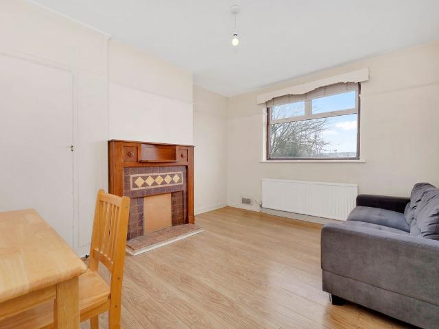 Westview Close, London NW10, 2 bed flat to rent, £1,850 pcm | PrimeLocation