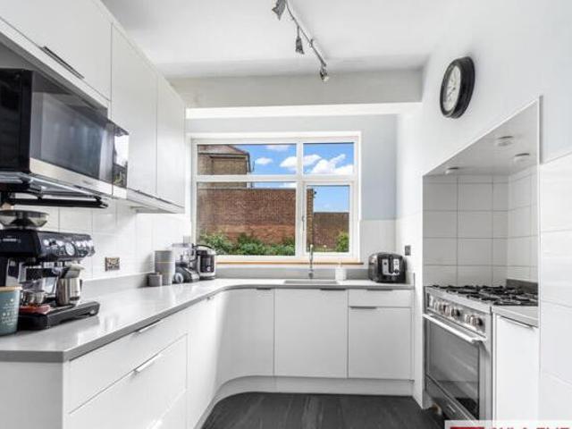 Westview Crescent, London, 5 Bedroom Semi detached