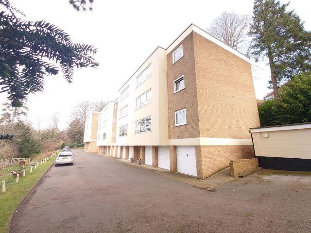 Westview Road Warlingham 2 bed flat to rent £1,450 pcm £335 pw
