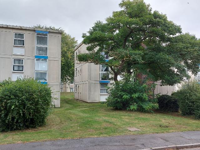 Wesley Close, Harrow HA2, 2 bed flat to rent, £800 pcm | PrimeLocation