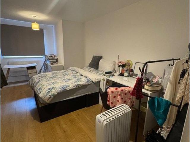 Wesley Close, London SE17, 2 bed flat to rent, £2,600 pcm | PrimeLocation