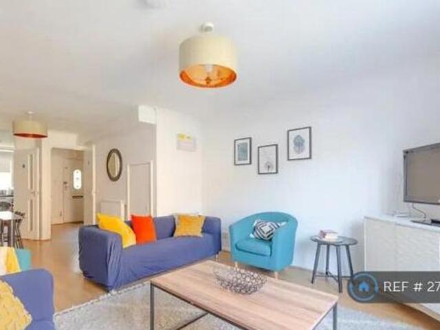Wesley Close, London, 4 Bedroom Terraced