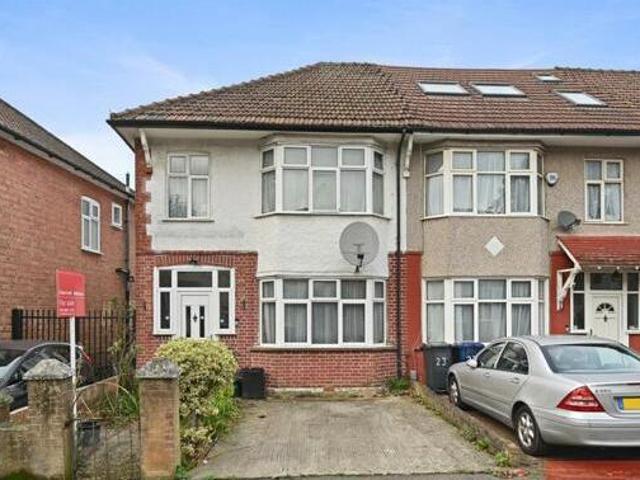 Wesley Avenue, London, 3 Bedroom House