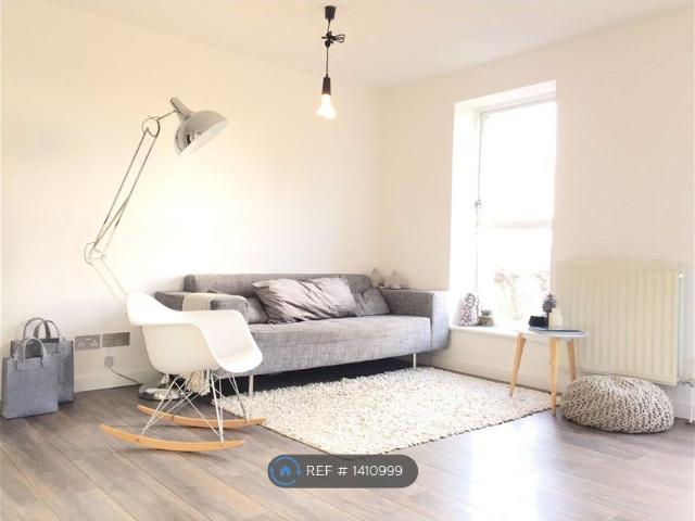 Wesley Avenue, London E16, 2 bed flat to rent, £2,100 pcm | PrimeLocation