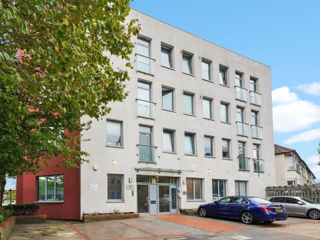 Wesley Avenue, Park Royal NW10, 1 bed flat to rent, £1,500 pcm | PrimeLocation