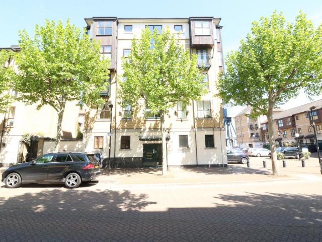 Wesley Avenue, Royal Docks, E16 2 bed apartment to rent £1,850 pcm £427 pw