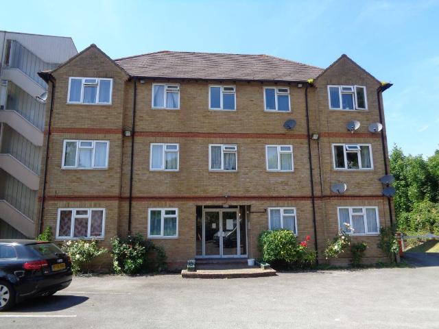 Wesley Dene, High Wycombe HP13, 2 bed flat to rent, £1,350 pcm | PrimeLocation