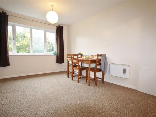 Wesley Drive, Egham, Surrey, TW20 9JA