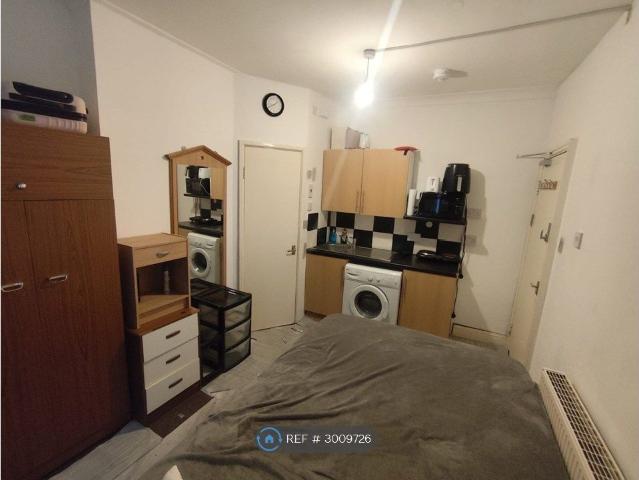 Wesley St, Wakefield WF1, Room to rent, £550 pcm | PrimeLocation