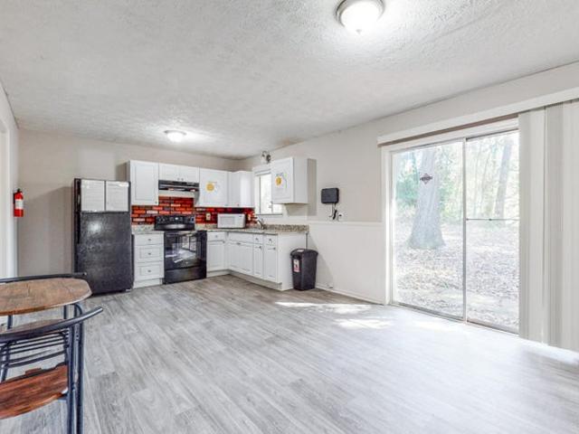 Wesley Park Home with large eat in and common are