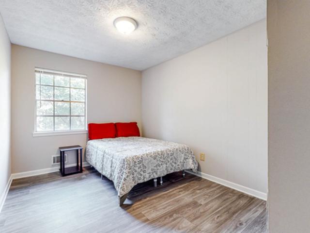 Wesley Park Home with large eat in and common area, an 8 min walk to transit stop Flint River Rd SW & Glenwoods Dr