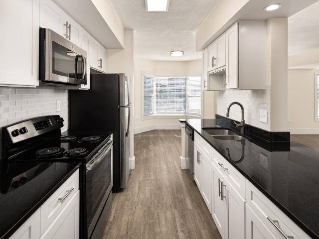 Wesley Townsend Apartments at Buckhead 2 Bedroom Apartment for Rent at 200 Colonial Homes Dr Nw, Atlanta, GA 30309 Colonial