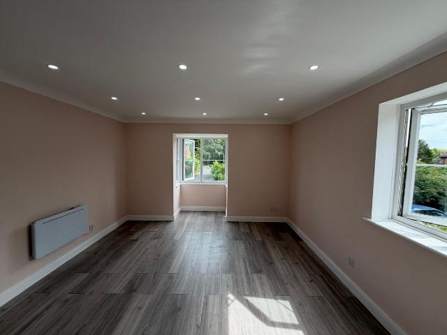 Wessex Close RG17, 2 bed flat to rent, £1,350 pcm | PrimeLocation