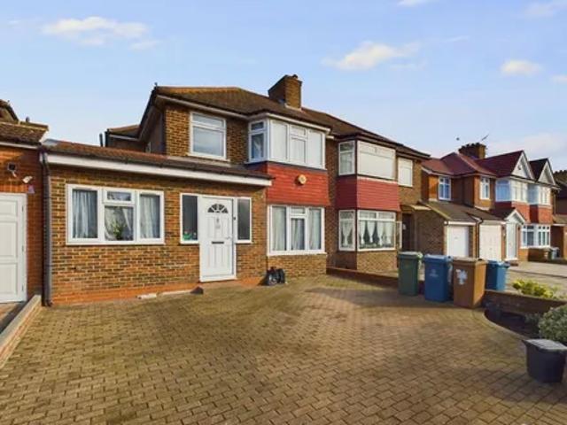 Wetheral Drive, London, HA7 2HW, United Kingdom | 5 bed duplex for rent #140400261 | Rentberry