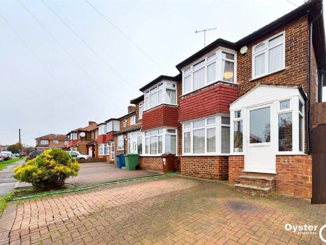 Wetheral Drive, Stanmore, HA7 3 bed semi detached house to rent £2,350 pcm £542 pw