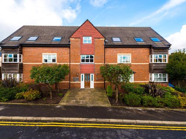 Wetherby Court, Horwich, Bolton BL6, 2 bed flat to rent, £850 pcm | PrimeLocation