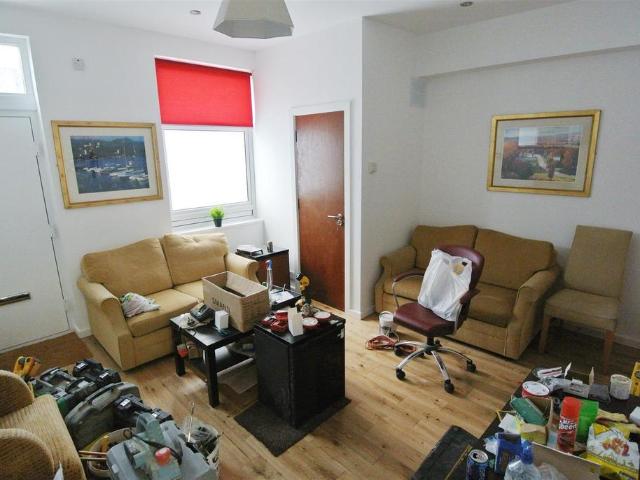 Wetherby Grove, Burley, Leeds 5 bed house to rent £2,405 pcm £555 pw