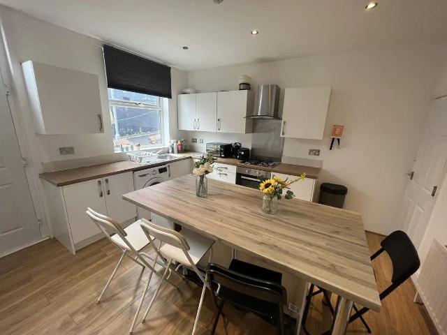 Wetherby Grove, Leeds, West Yorkshire LS4, 4 bed shared accommodation to rent, £2,236 pcm | PrimeLocation