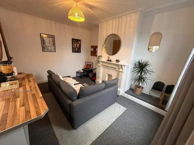 Wetherby Place, Leeds, West Yorkshire LS4, 3 bed shared accommodation to rent, £1,677 pcm | PrimeLocation