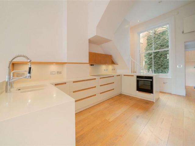 Wetherby Place, London SW7 4 bed flat to rent £8,200 pcm £1,892 pw