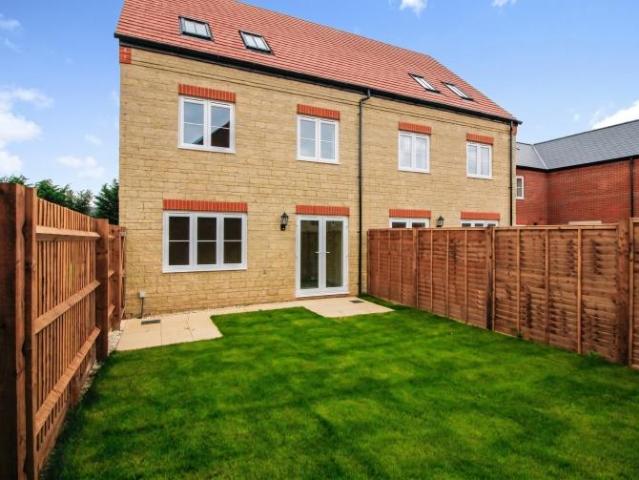Wetherby Road, Bicester 4 bed semi detached house to rent £2,150 pcm £496 pw