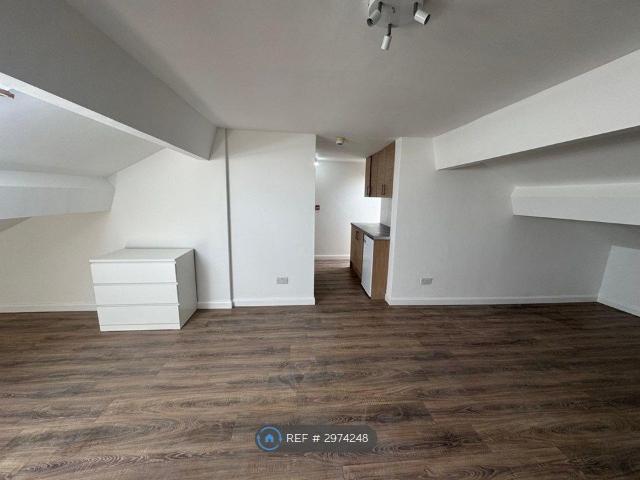 Wetherby Road, Leeds LS17, Room to rent, £600 pcm | PrimeLocation