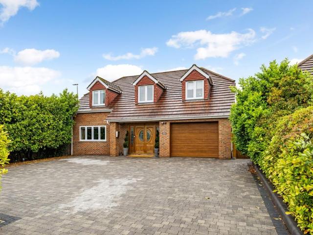 Wexham Woods SL3 4 bed detached house to rent £3,950 pcm £912 pw