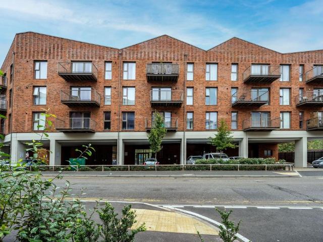Wey Corner, Guildford, GU1 2 bed flat to rent £2,500 pcm £577 pw