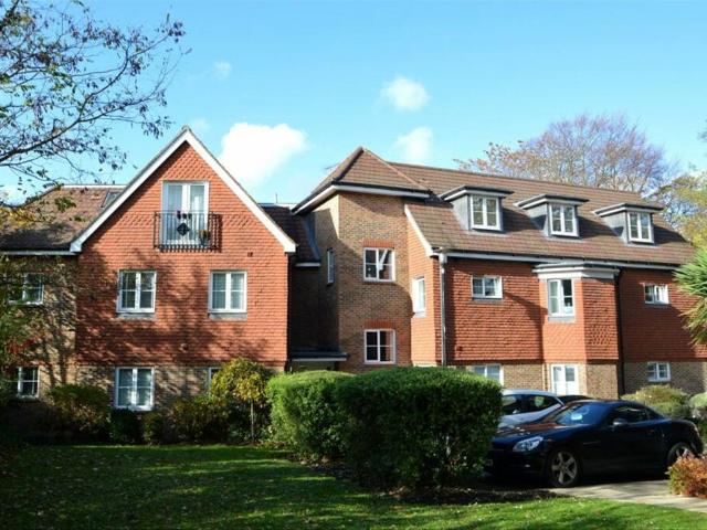 Wey Road, Weybridge KT13, 2 bed flat to rent, £2,000 pcm | PrimeLocation
