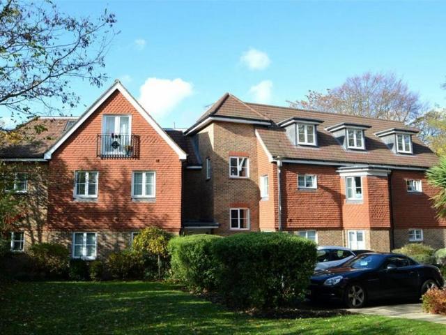 Wey Road, Weybridge KT13 2 bed flat to rent £2,000 pcm £462 pw