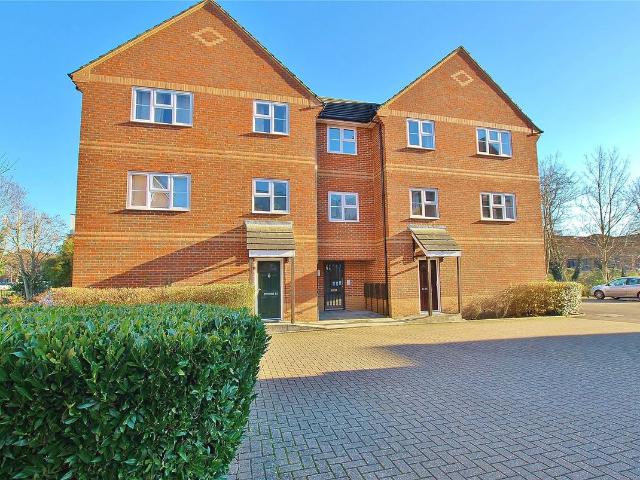 Wey View Court, Walnut Tree Close, Guildford, Surrey GU1, 2 bed flat to rent, £1,695 pcm | PrimeLocation