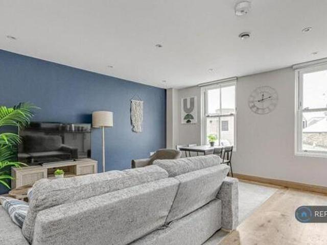Weybourne House, Chertsey, 1 Bedroom Flat