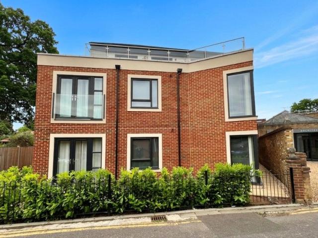 Weybridge, Surrey KT13, 1 bed flat to rent, £1,345 pcm | PrimeLocation