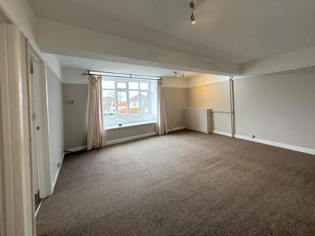 Weybridge, Surrey, KT13 2 bed apartment to rent £1,450 pcm £335 pw