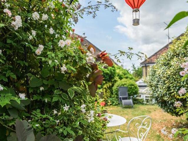 Weydon Hill Road, Farnham, 3 Bedroom Semi detached