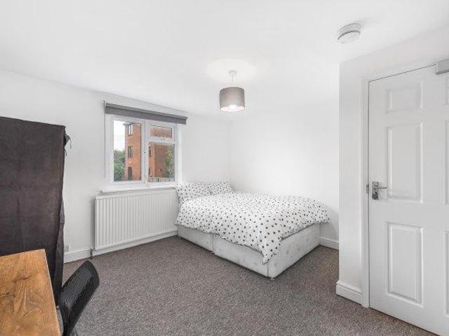 Weydon Lane 6 bed house share to rent £4,350 pcm £1,004 pw