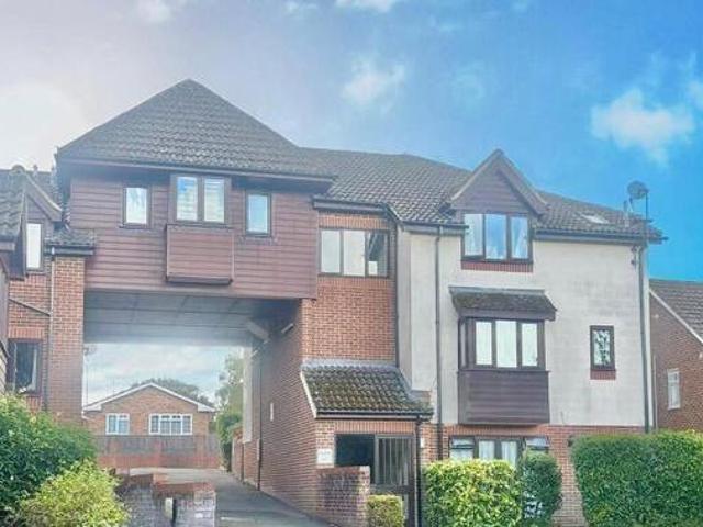 Weydon Lane, Farnham, Studio Flat For