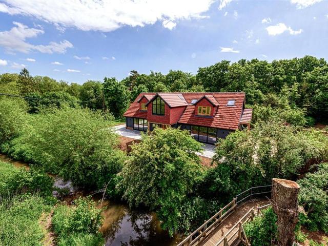 Weydon Mill Lane, Farnham, Surrey, GU9 4 bed detached house to rent £5,500 pcm £1,269 pw