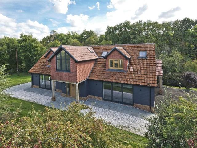 Weydon Mill Lane, Farnham, Surrey, GU9 4 bed detached house to rent £5,500 pcm £1,269 pw