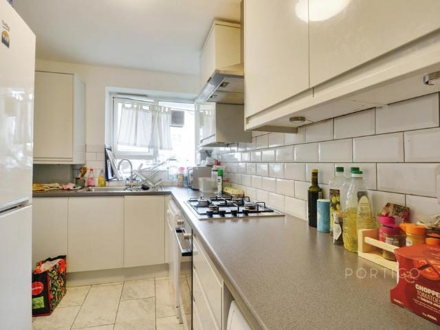 Weydown Close, London, SW19 3 bed flat to rent £2,400 pcm £554 pw