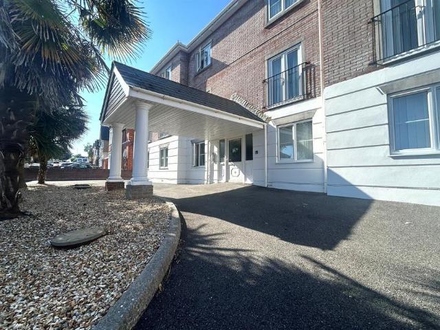 Weymouth 2 bed flat to rent £1,000 pcm £231 pw