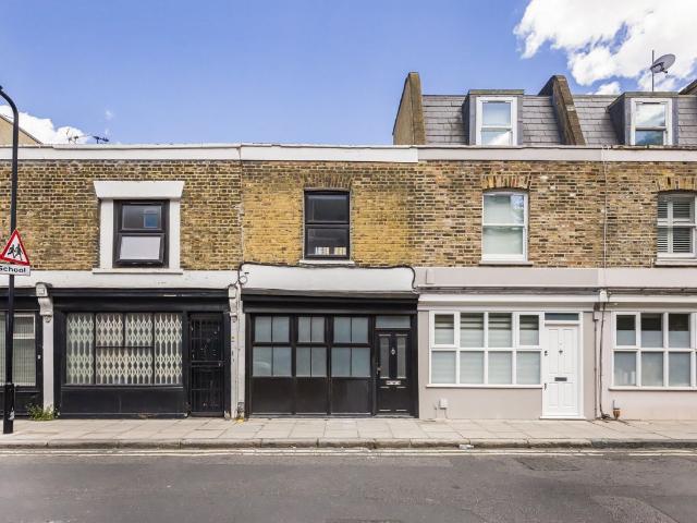 Weymouth Terrace, Hackney, Hoxton, London E2, 1 bed terraced house to rent, £1,800 pcm | PrimeLocation
