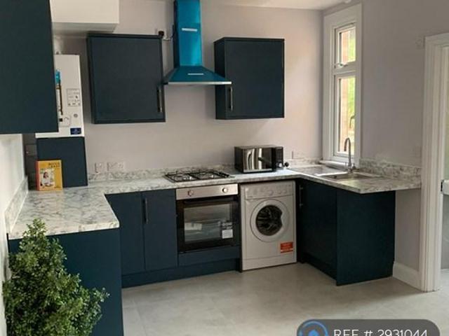 Weymouth Avenue, London, W5 4 bed semi detached house to rent £3,600 pcm £831 pw